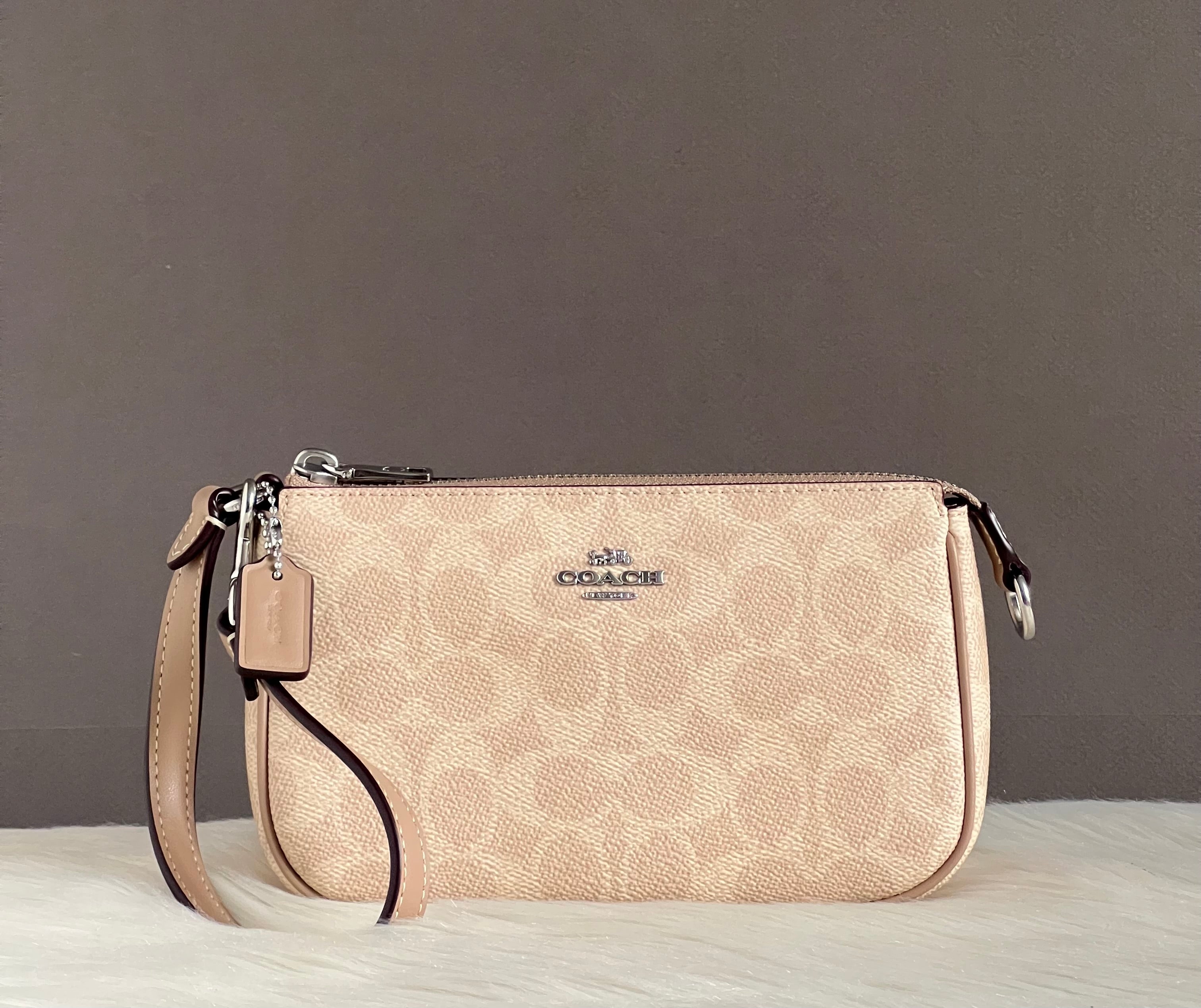 Coach Nolita 19 In Signature Canvas – Club de Mode